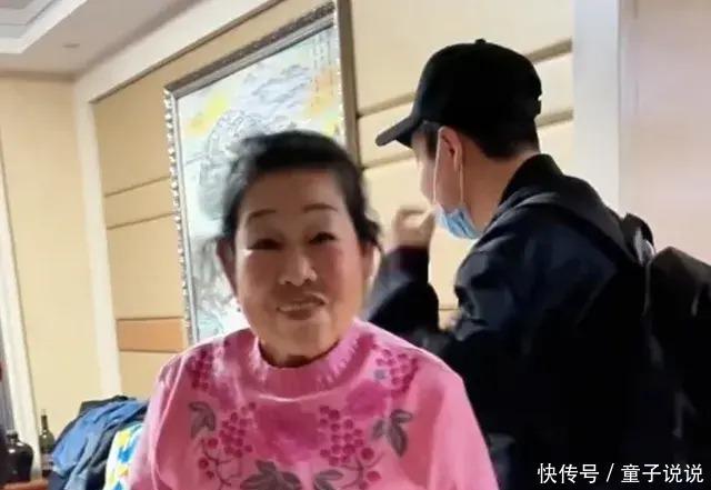 小沈阳回老家看望父母,低调出行没架子,哥哥近照曝光和弟弟很像 360娱乐,你开心就好