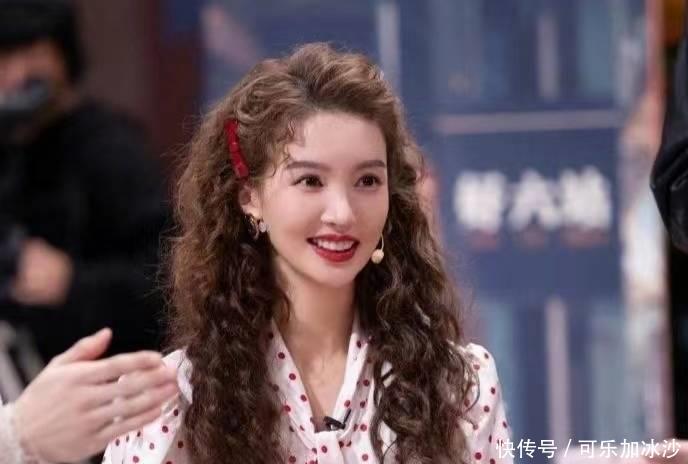 星光熠熠下的温馨夜访：金晨携礼探访胡夏双亲，佳人才子共谱浪漫序曲 360娱乐，你开心就好