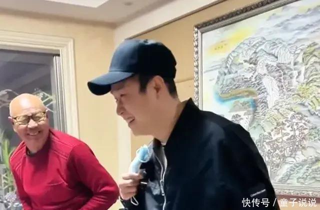 小沈阳回老家看望父母,低调出行没架子,哥哥近照曝光和弟弟很像 360娱乐,你开心就好