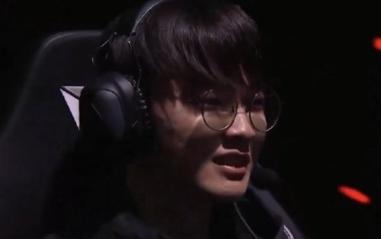 Faker晋级瞬间眼含泪光登B站热搜！这一刻等太久了-360游戏大厅