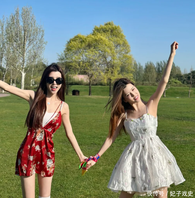 By2姐妹拍大尺度写真，蕾丝吊带半包胸部，翘臀满满暗示 - 360娱乐，你开心就好