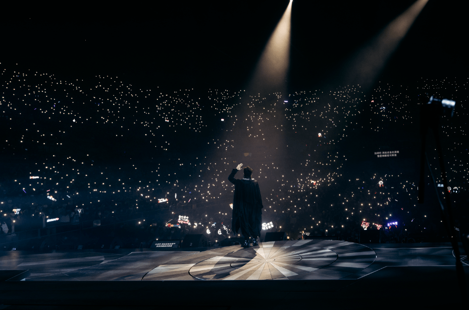 Eason陈奕迅Fear and Dreams演唱会圆满落幕，歌迷奉献惊喜，陈奕迅感恩落泪 - 360娱乐，你开心就好