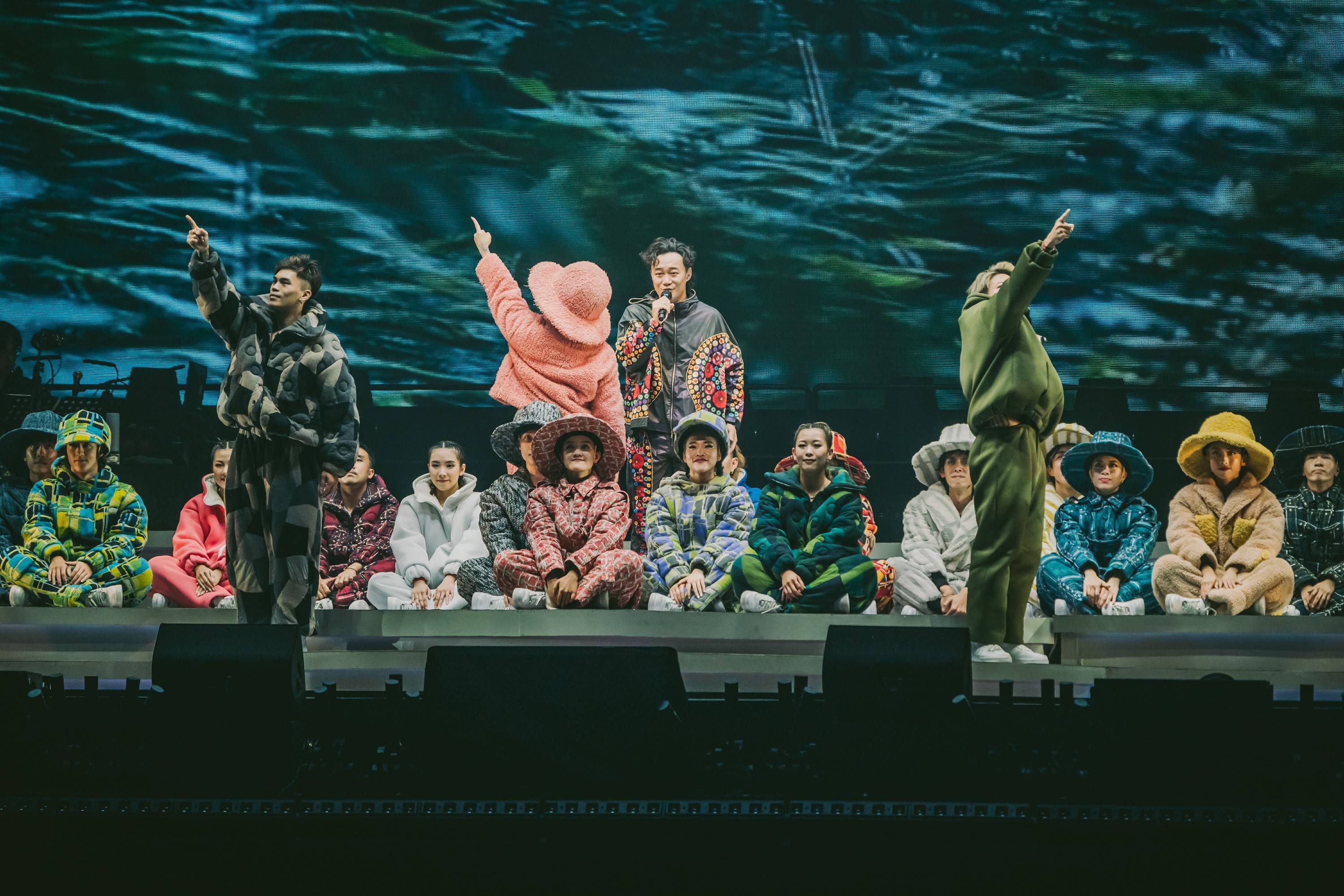 陈奕迅新专辑《CHIN UP!》正式上线 澳门站首唱新歌《社交恐惧癌》 - 360娱乐，你开心就好