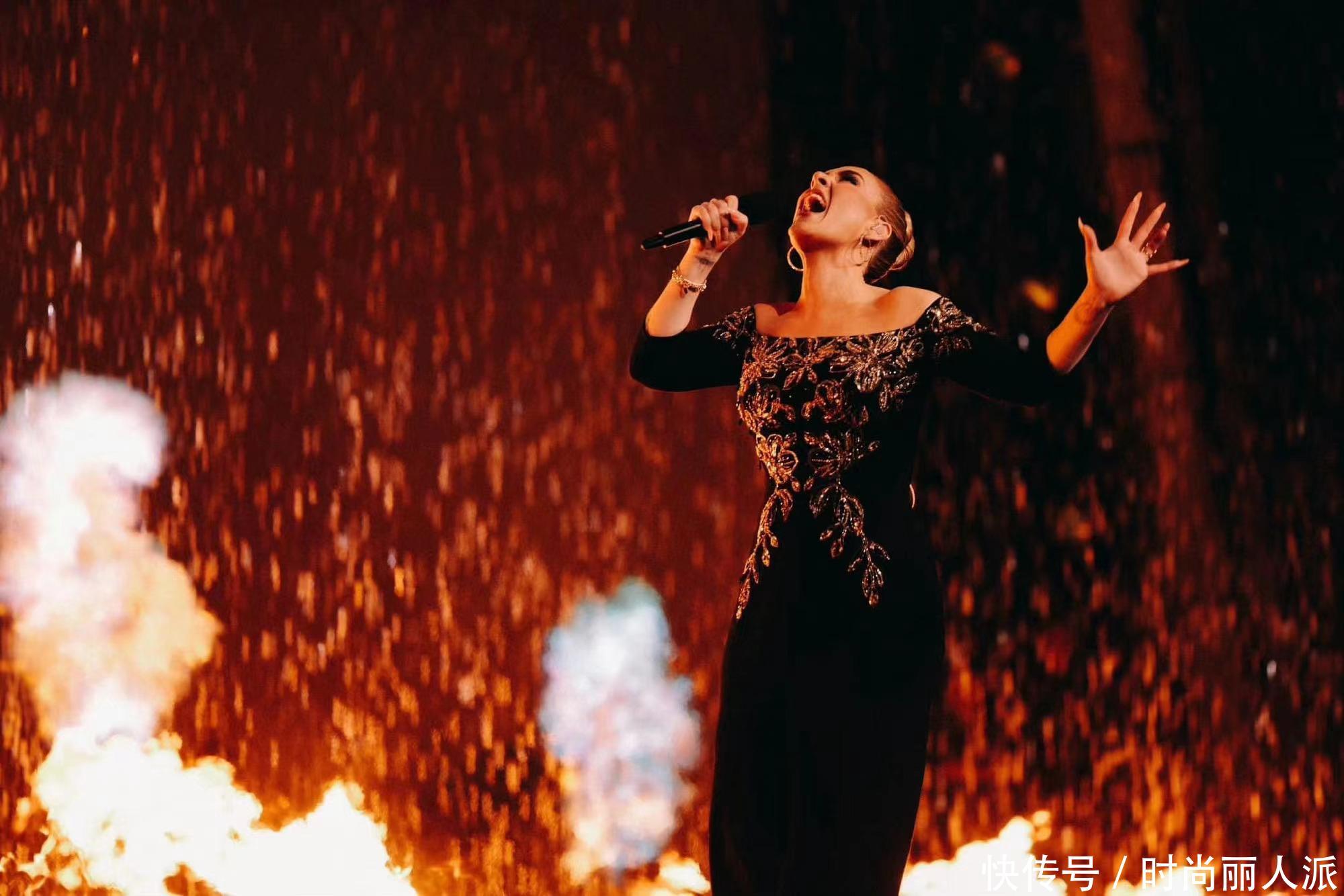 阿黛尔官宣无限期退休！演唱会穿露肩裙秀事业线，力争做最美新娘 - 360娱乐，你开心就好