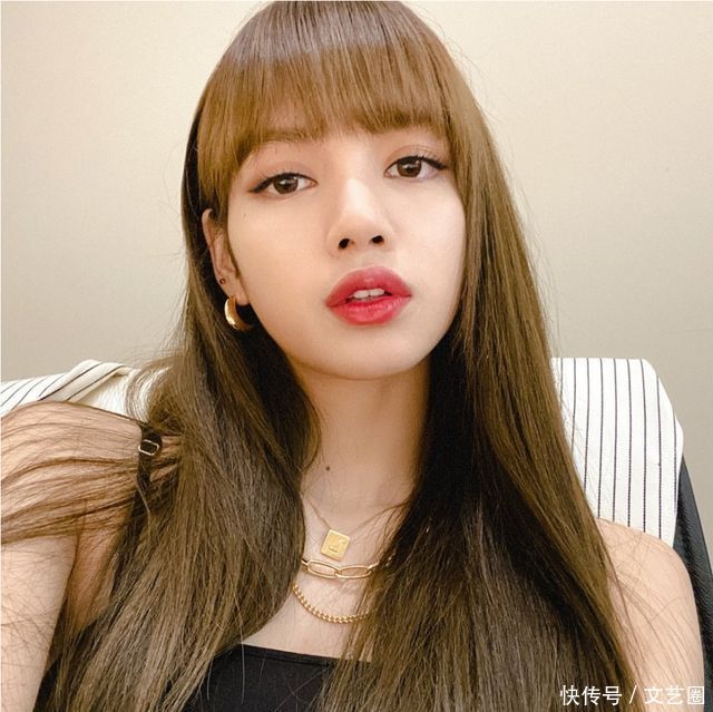 Lisa回泰国和妈妈吃苍蝇馆子！素颜曝真容，餐厅环境堪忧画面曝光 - 360娱乐，你开心就好